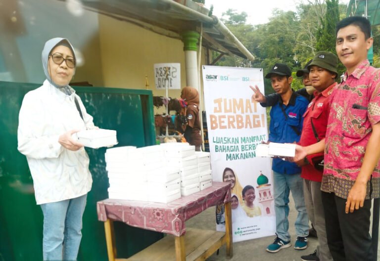 BSI Maslahat Laksanakan Kegiatan Jum'at Berbagi di Masjid BSI Al-Amin ...