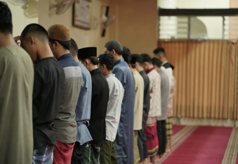 Batasan Waktu Sholat Subuh dalam Islam - BSI Maslahat